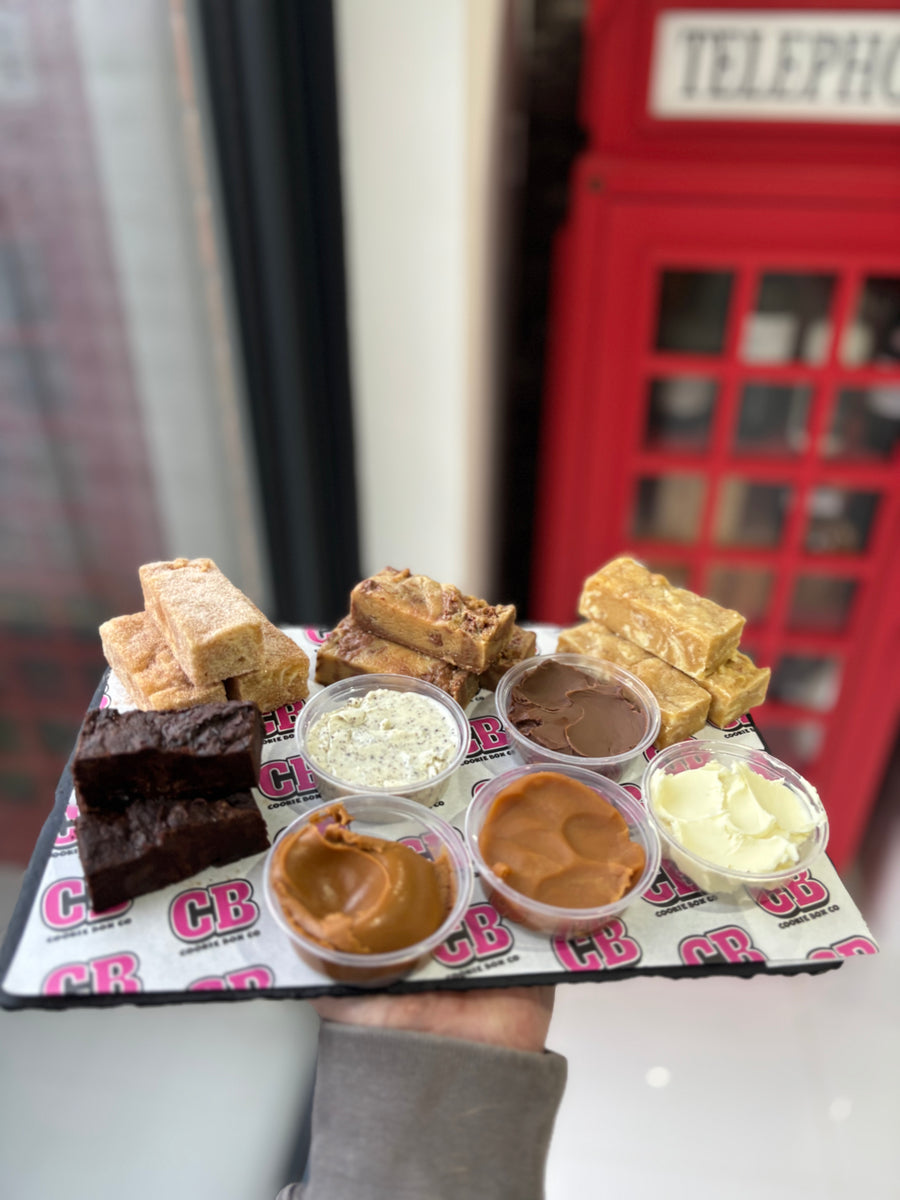 The fully loaded NY Dunk Box and dips – Cookie Box Co
